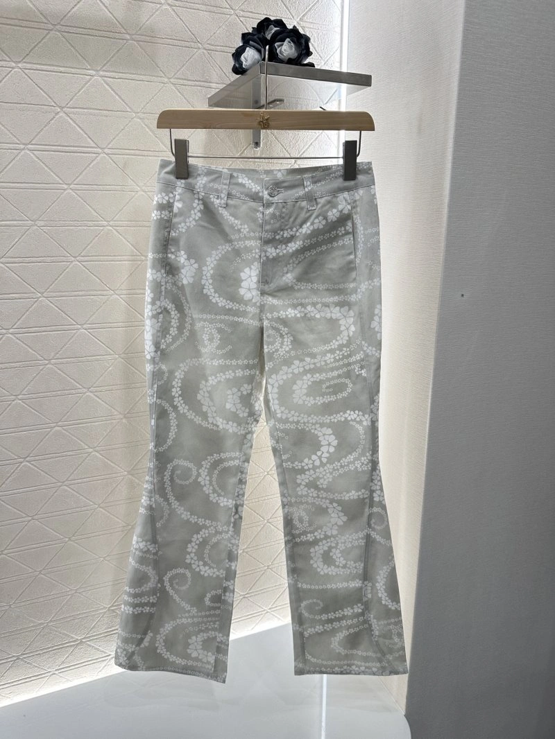 Low-cost Chanel Jeans