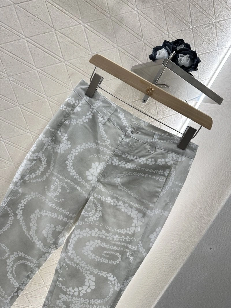 Low-cost Chanel Jeans