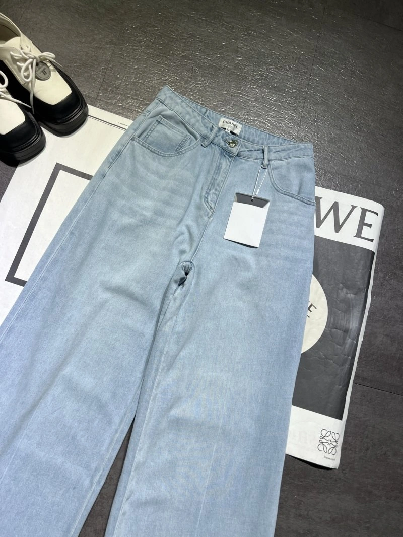 Accurate model Chanel Jeans