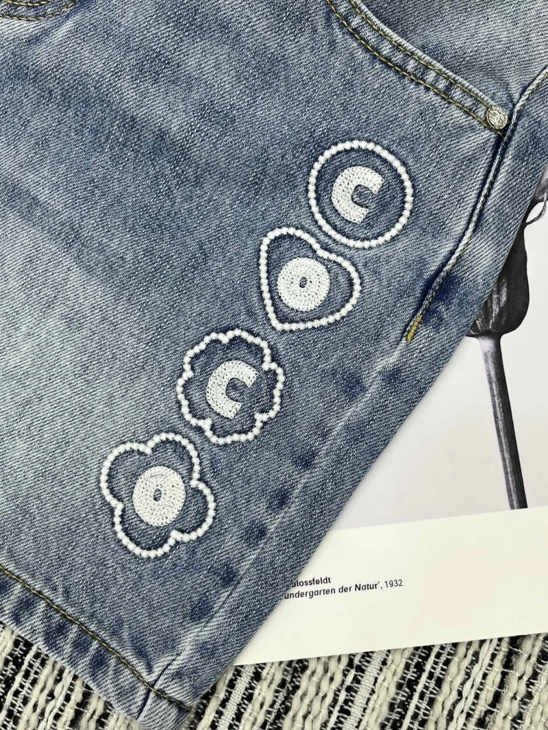 Accurate model Chanel Jeans