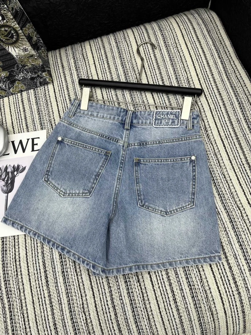 Accurate model Chanel Jeans