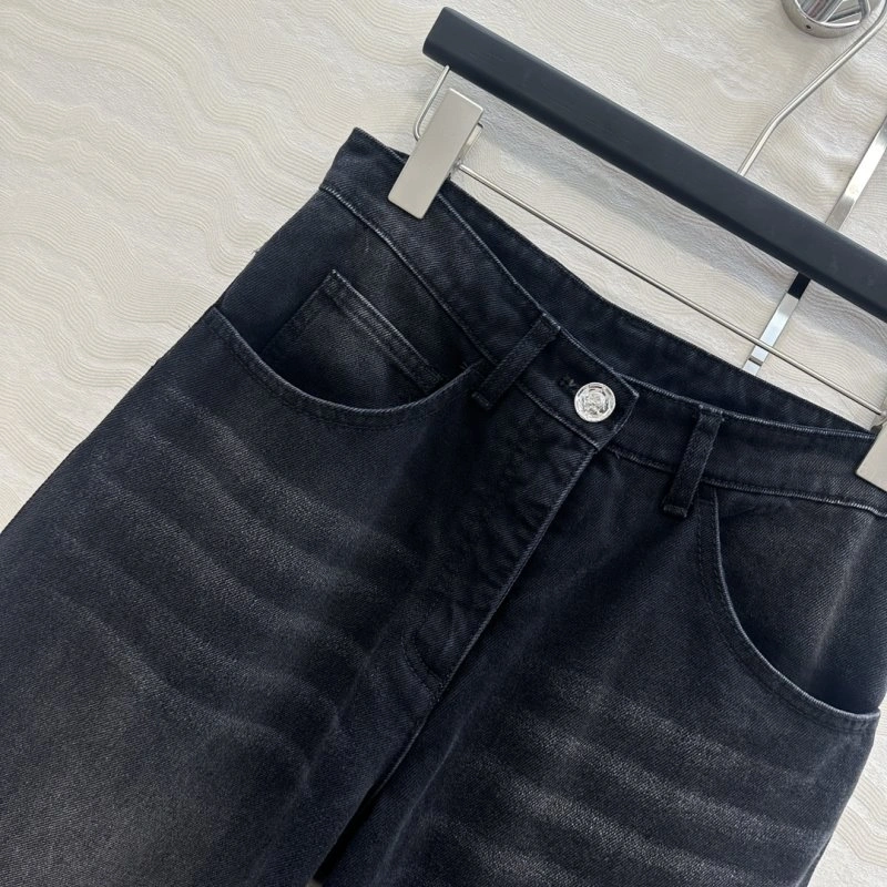 Low-cost Chanel Jeans