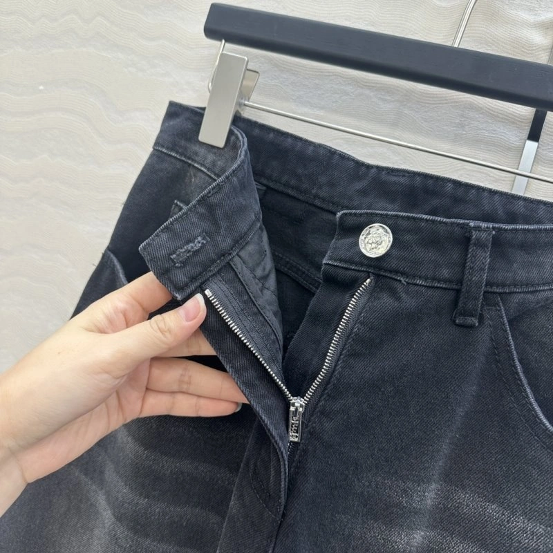 Low-cost Chanel Jeans