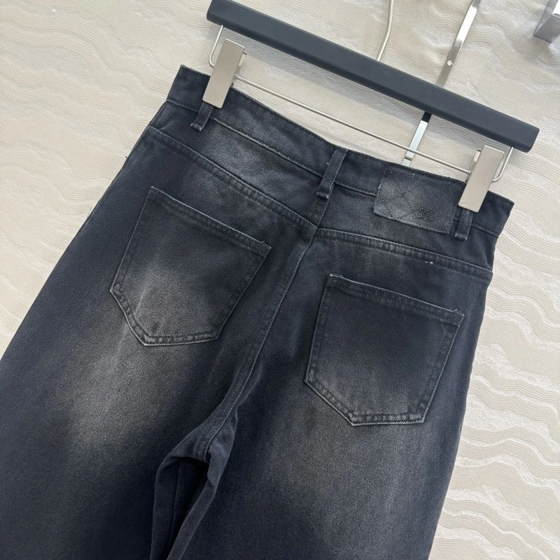Low-cost Chanel Jeans
