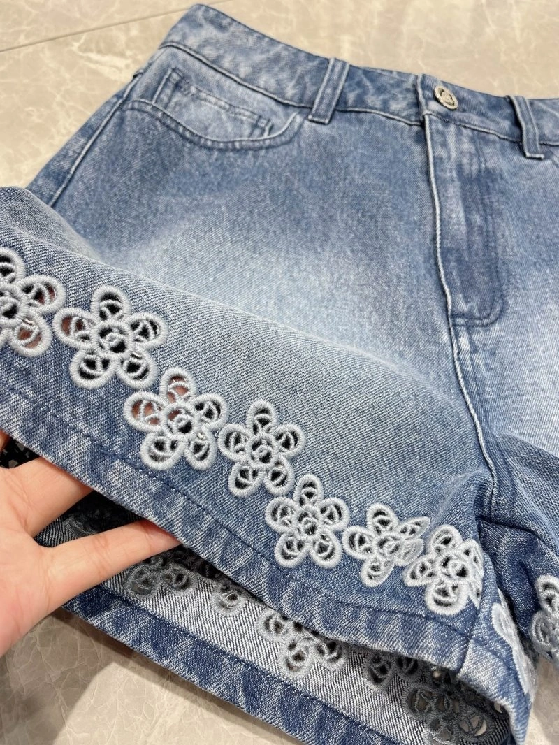 Accurate model Chanel Jeans