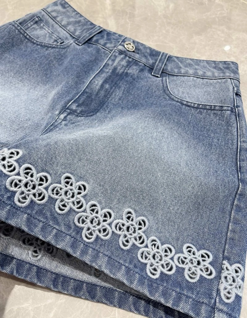 Accurate model Chanel Jeans