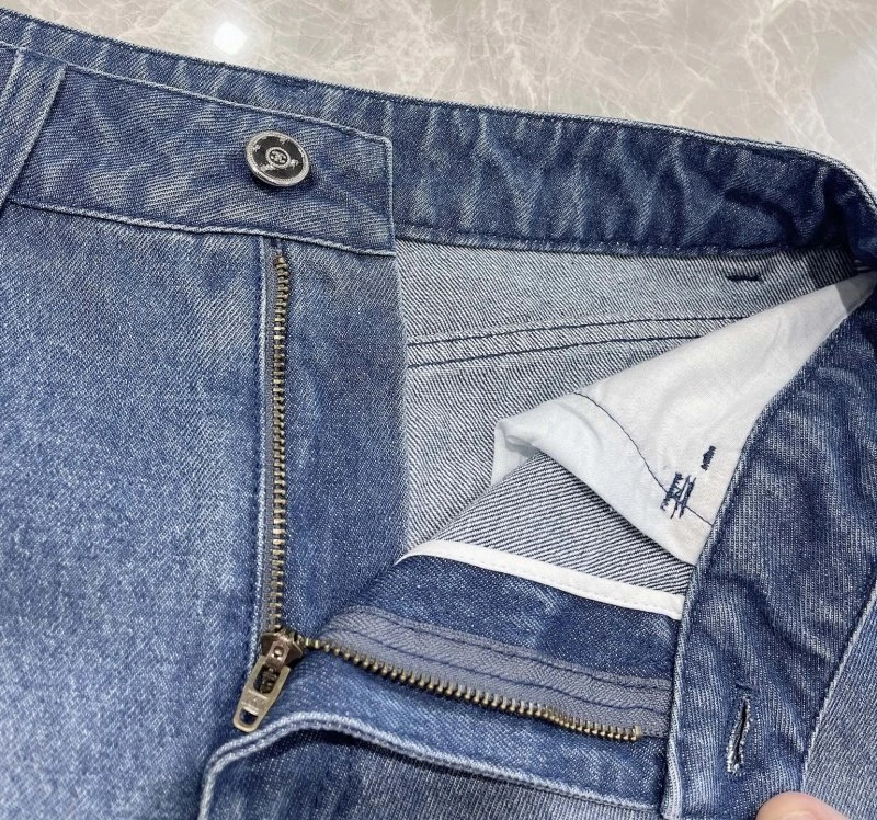Accurate model Chanel Jeans