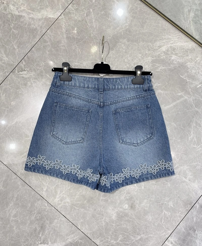 Accurate model Chanel Jeans