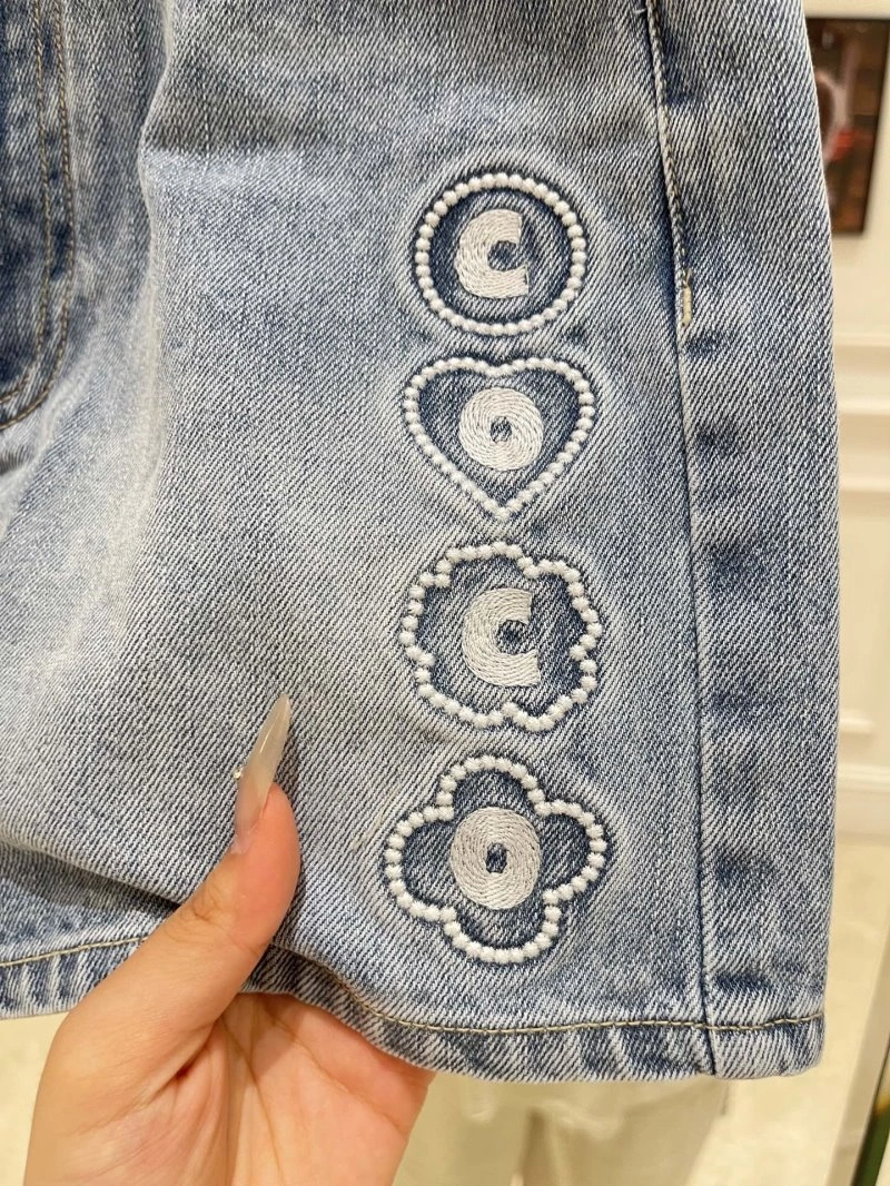 Accurate model Chanel Jeans