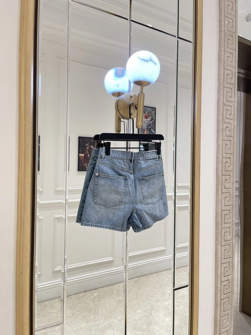 Accurate model Chanel Jeans