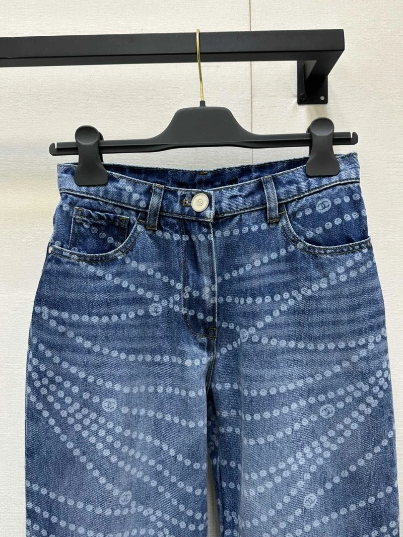 Low-cost Chanel Jeans