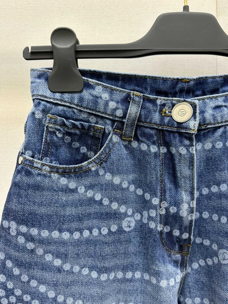 Low-cost Chanel Jeans