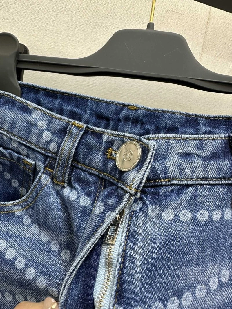 Low-cost Chanel Jeans
