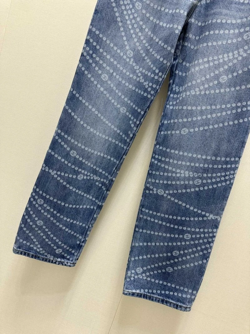 Low-cost Chanel Jeans