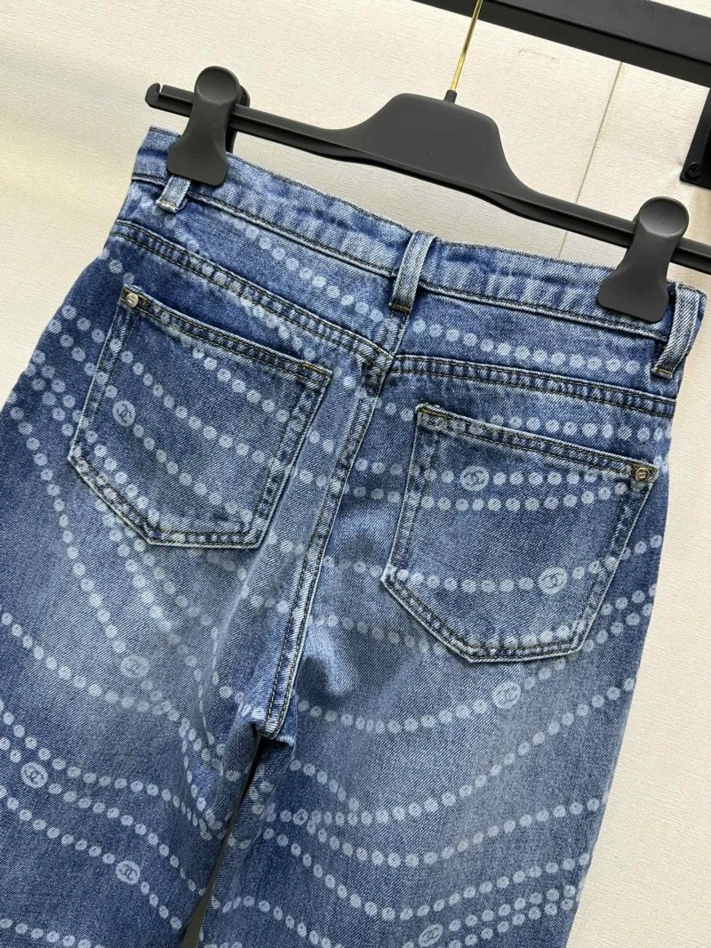 Low-cost Chanel Jeans