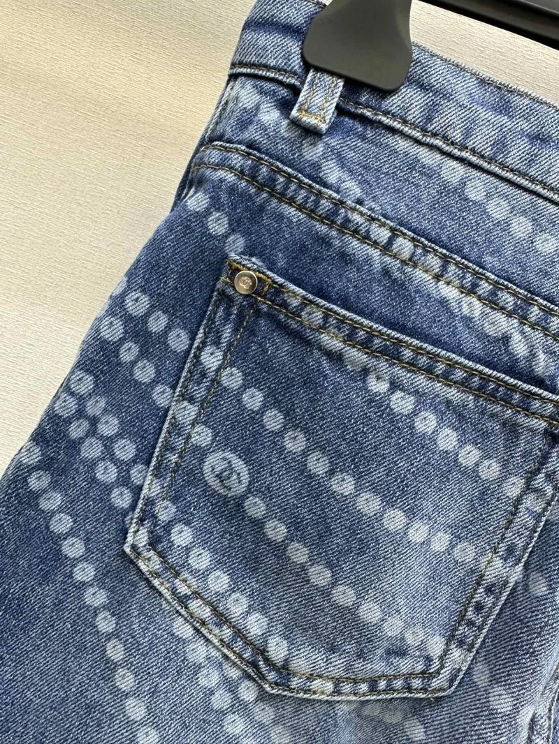 Low-cost Chanel Jeans