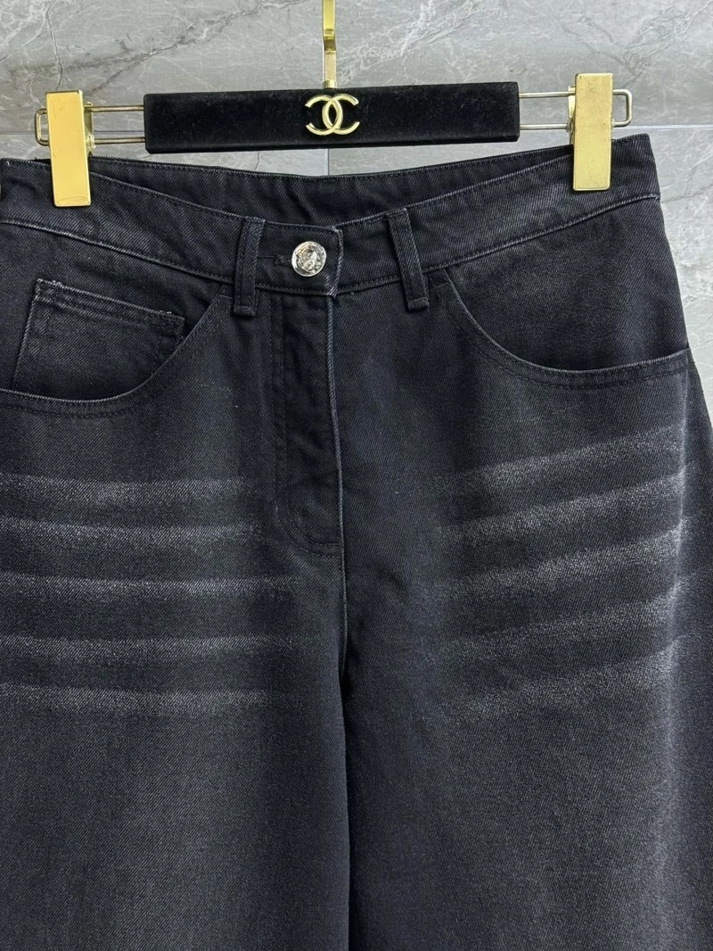 Low-cost Chanel Jeans