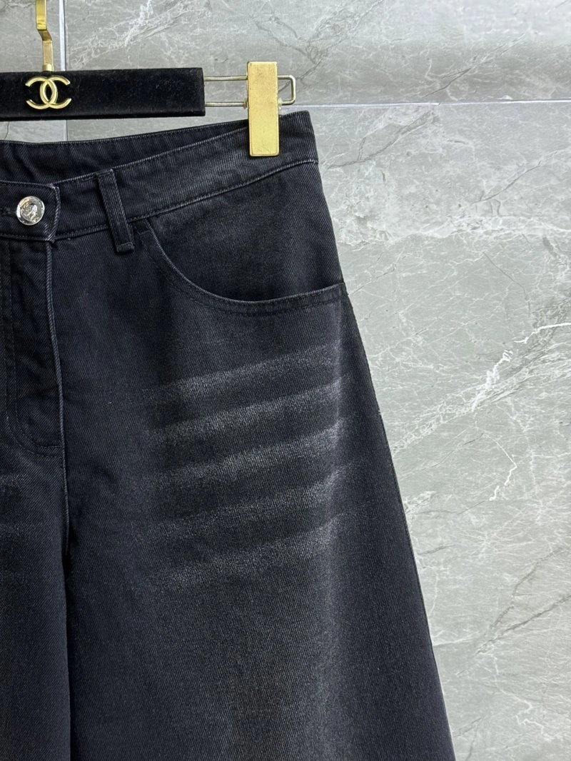 Low-cost Chanel Jeans