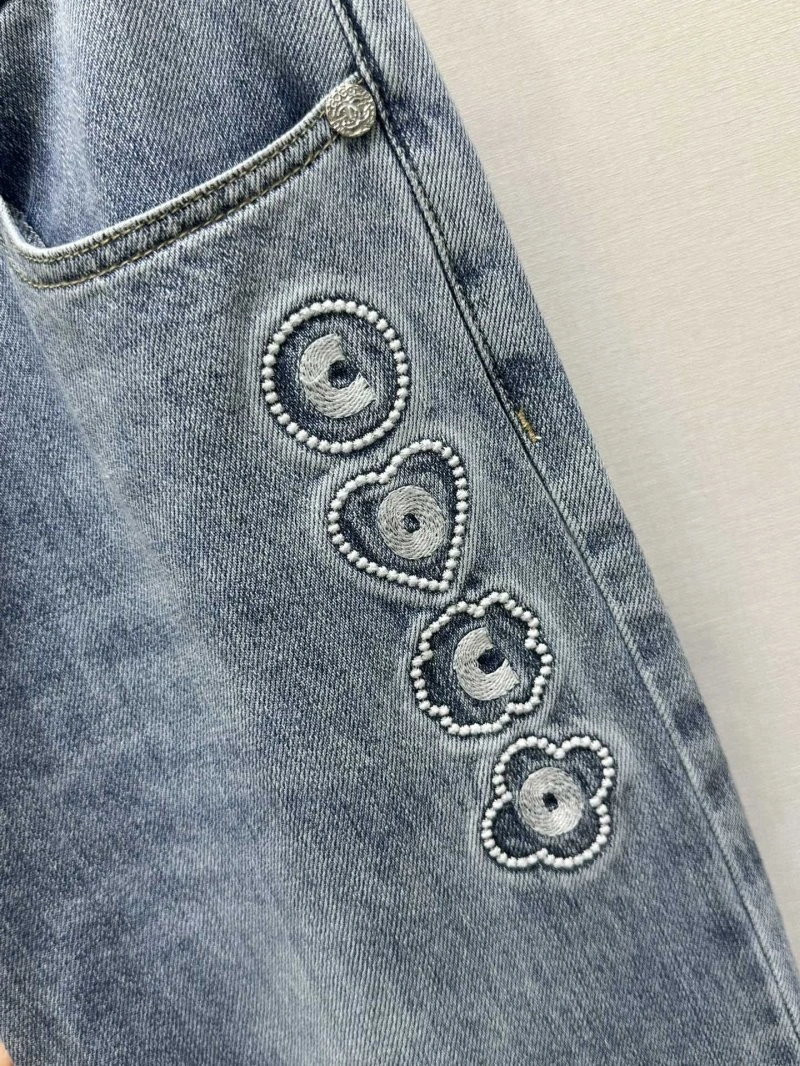 Accurate model Chanel Jeans