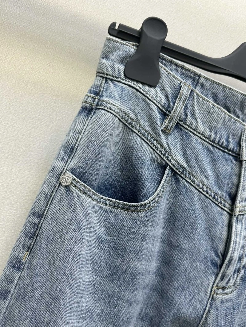 Accurate model Chanel Jeans