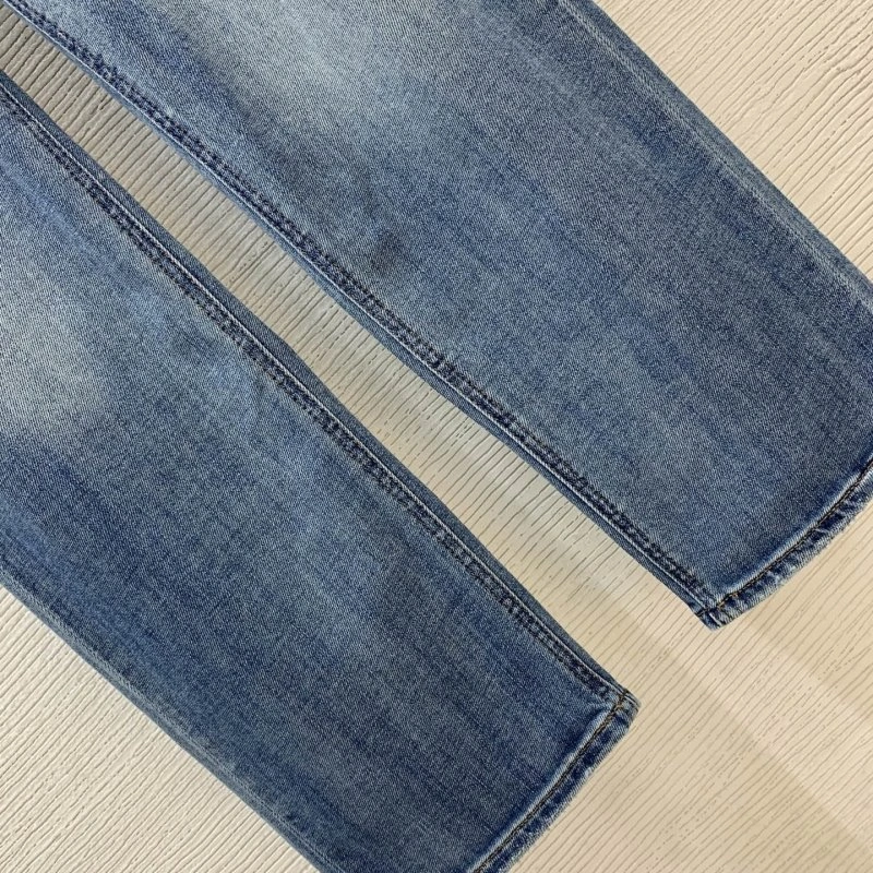 Low-cost Chanel Jeans
