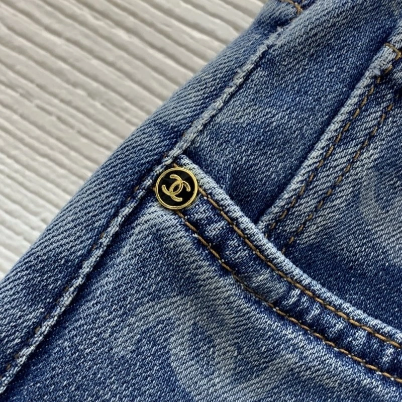 Low-cost Chanel Jeans