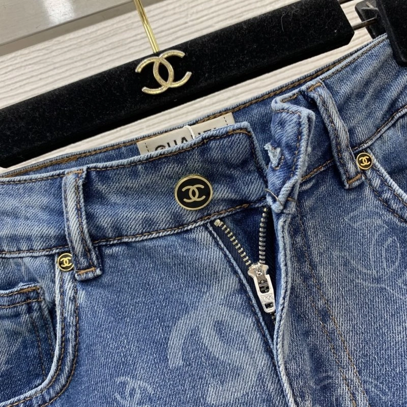 Low-cost Chanel Jeans