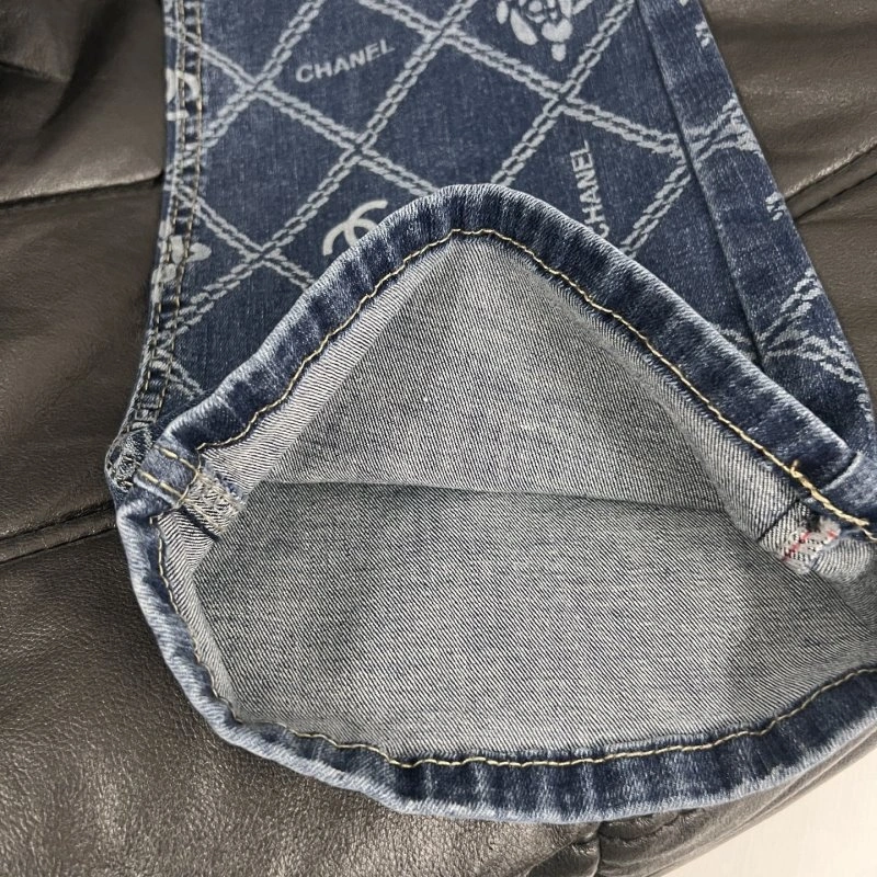 Accurate model Chanel Jeans