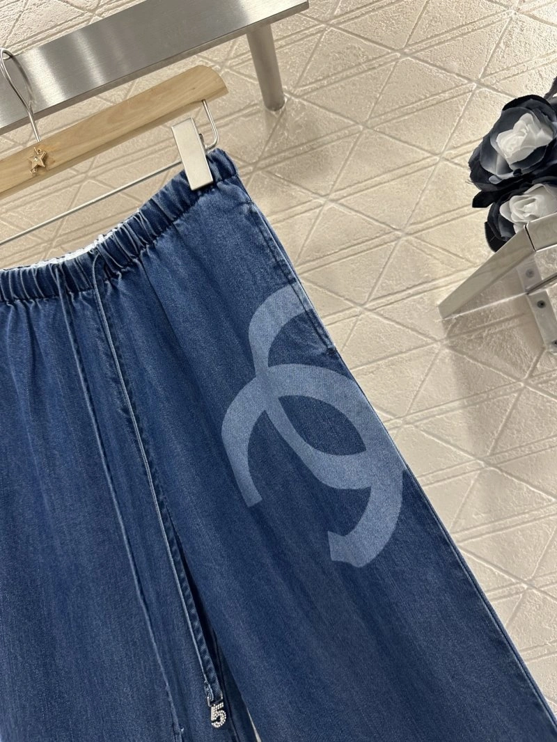 Top match Chanel Jeans