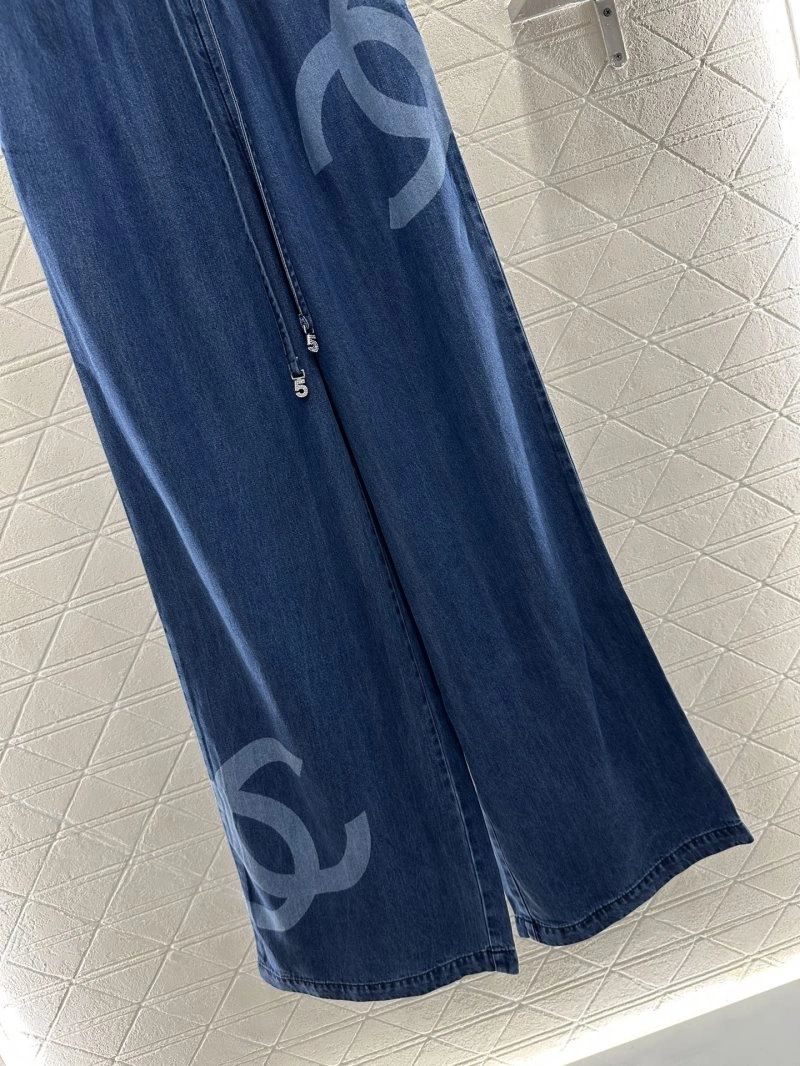 Top match Chanel Jeans