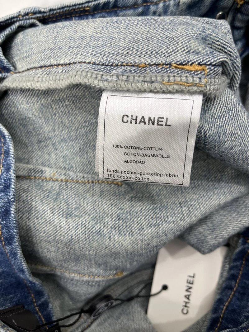 Accurate model Chanel Jeans