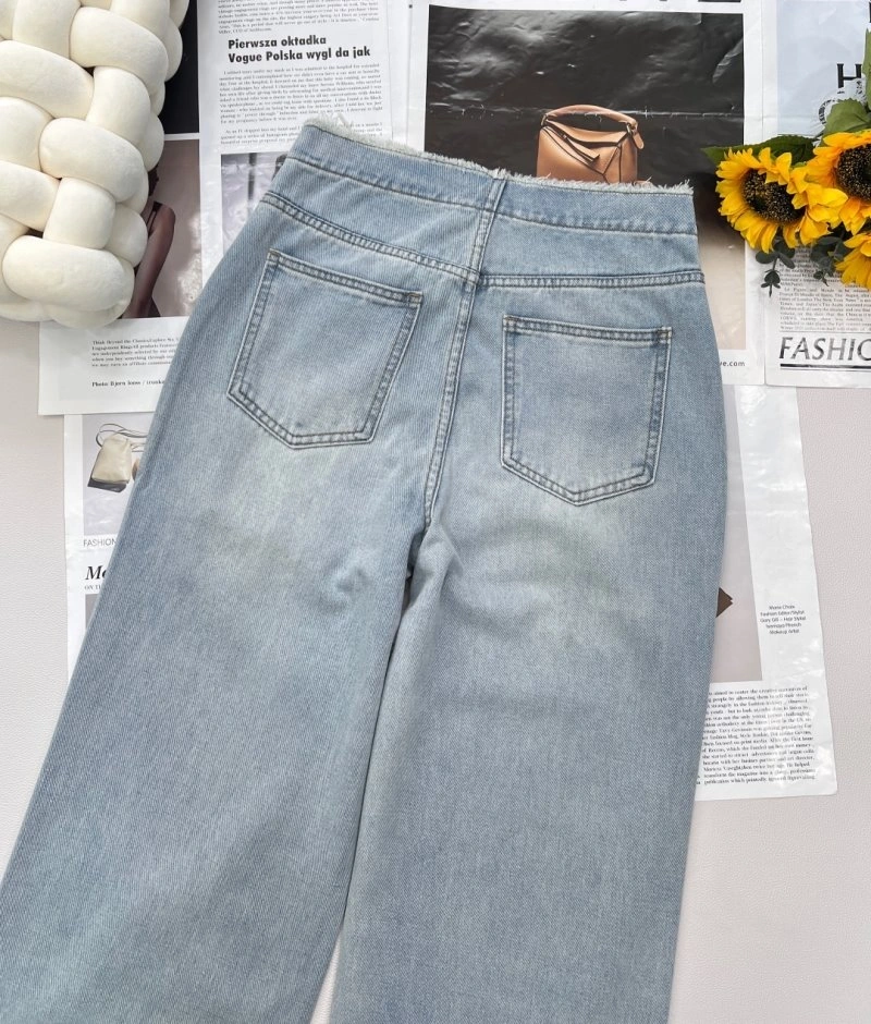 Low-cost Chanel Jeans