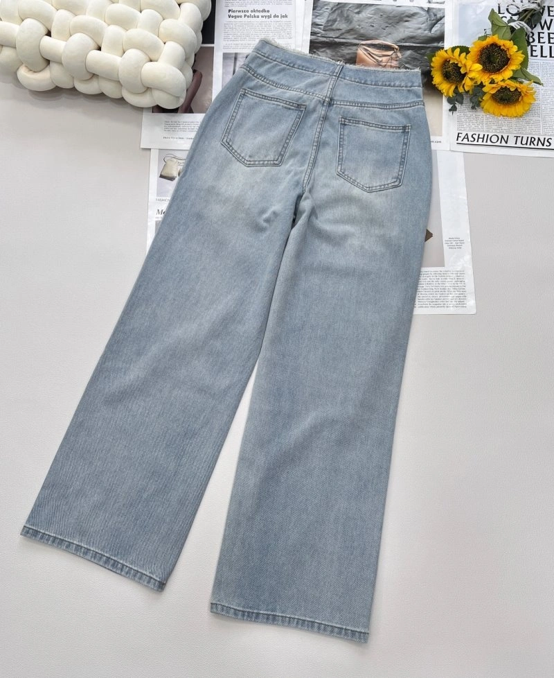 Low-cost Chanel Jeans