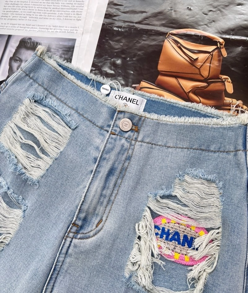 Low-cost Chanel Jeans