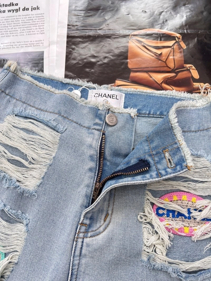 Low-cost Chanel Jeans
