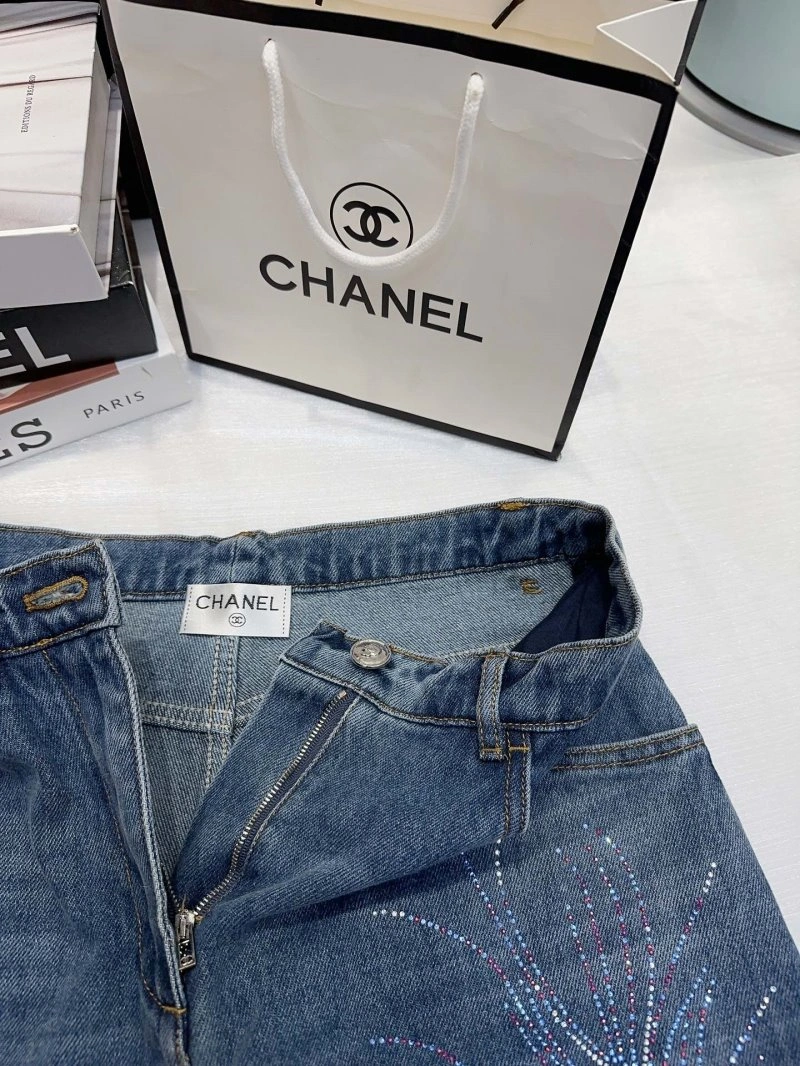 Low-cost Chanel Jeans