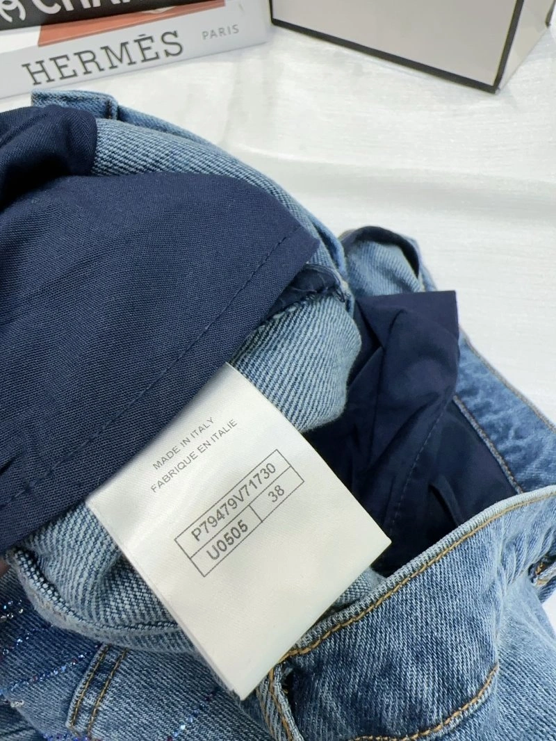 Low-cost Chanel Jeans