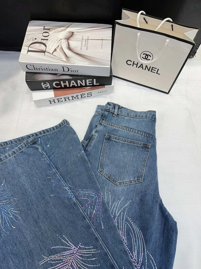 Low-cost Chanel Jeans