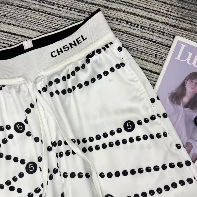 Top match Chanel Long Pants
