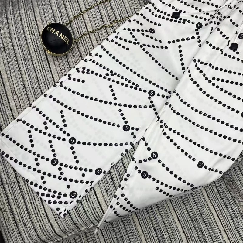 Top match Chanel Long Pants