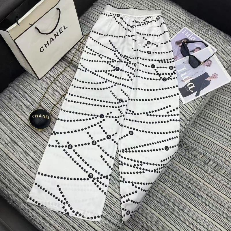 Top match Chanel Long Pants