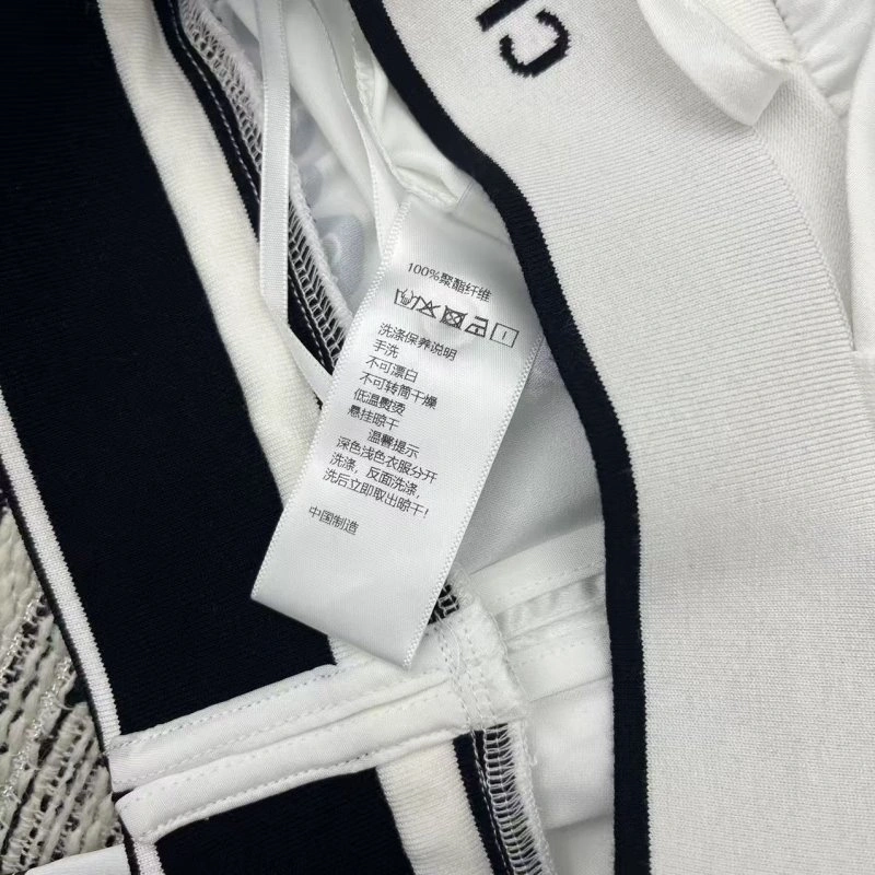 Top match Chanel Long Pants