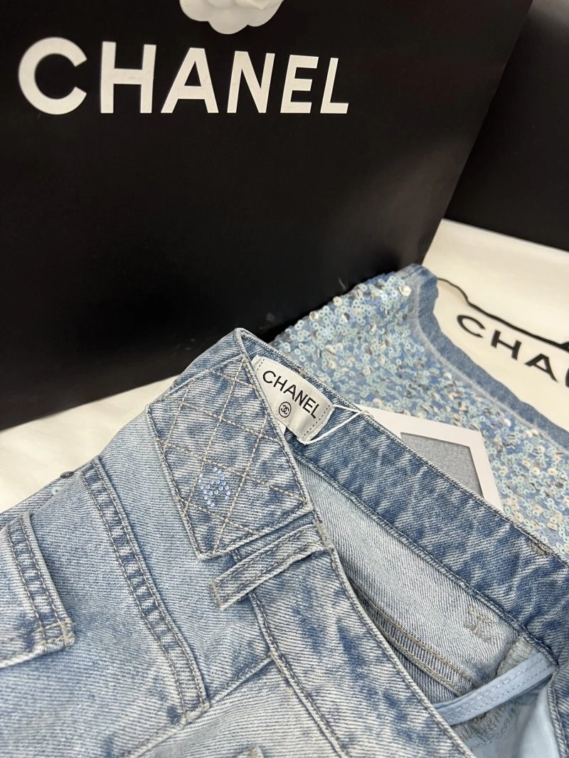 Top match Chanel Long Pants