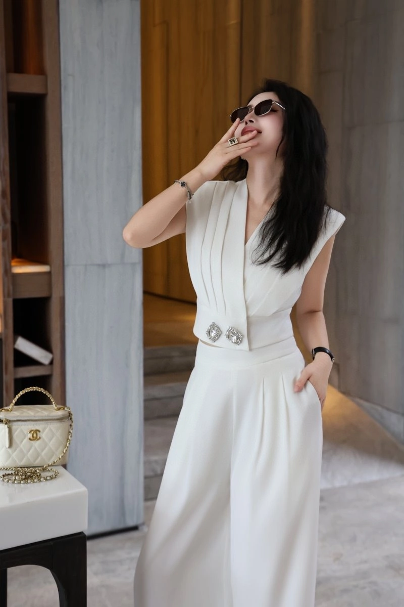 Top match Chanel Long Pants