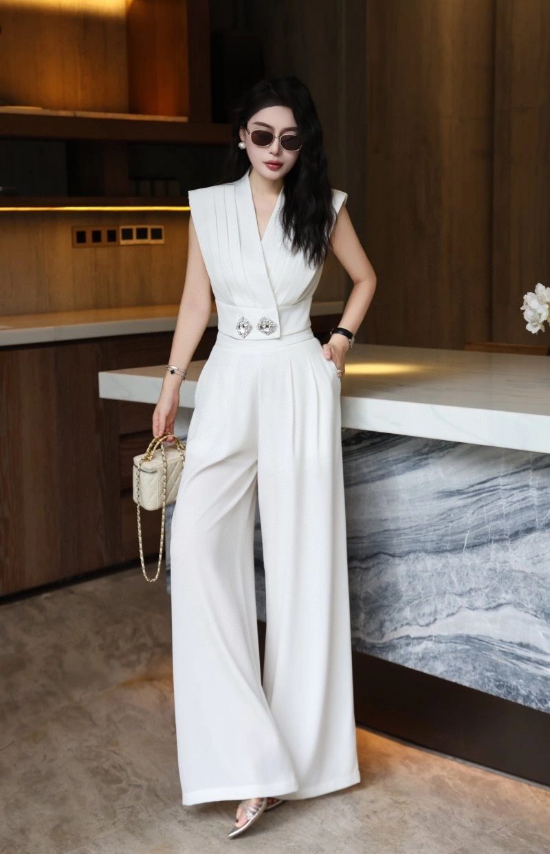 Top match Chanel Long Pants