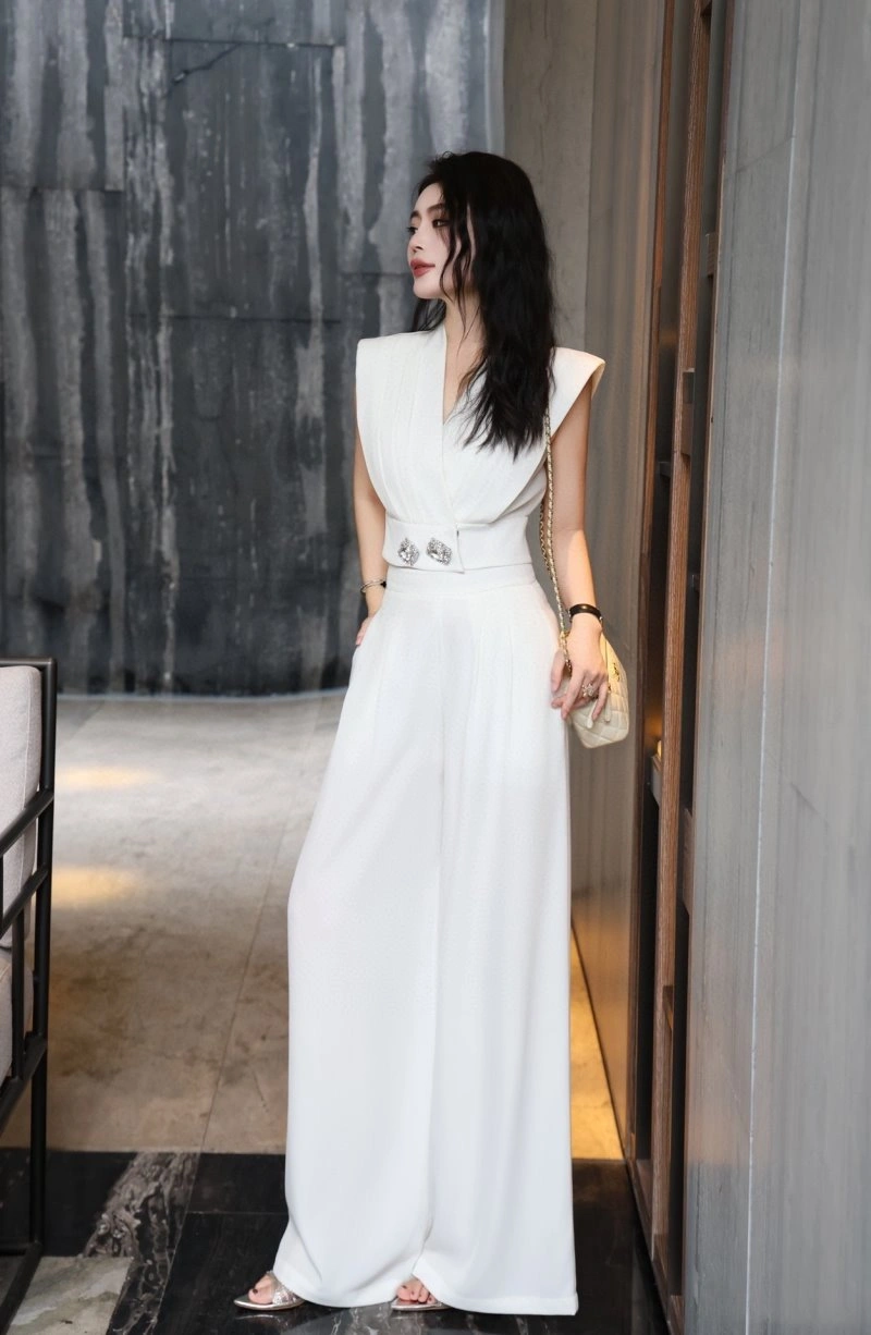 Top match Chanel Long Pants
