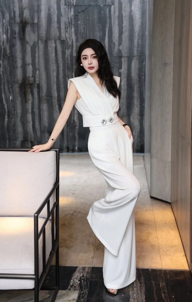 Top match Chanel Long Pants