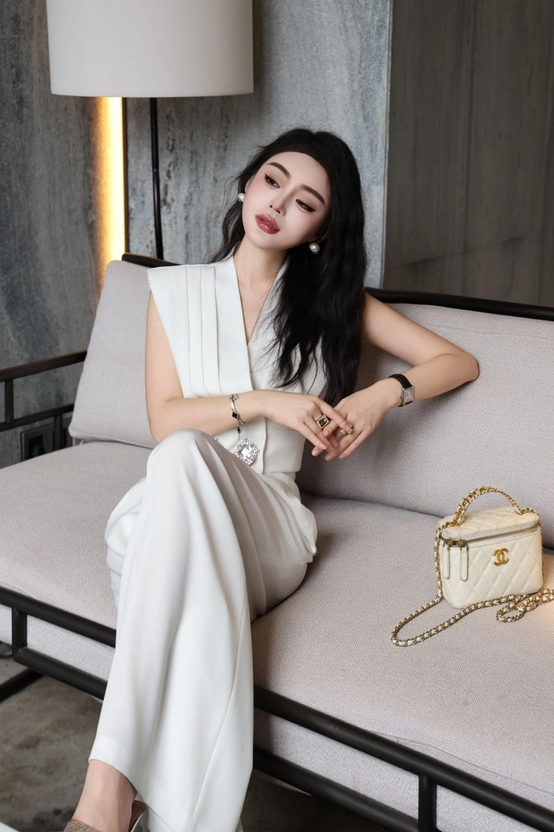 Top match Chanel Long Pants