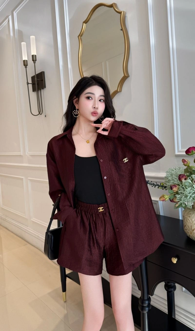 Top mirror Chanel Long Suits