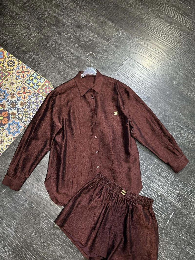Top mirror Chanel Long Suits